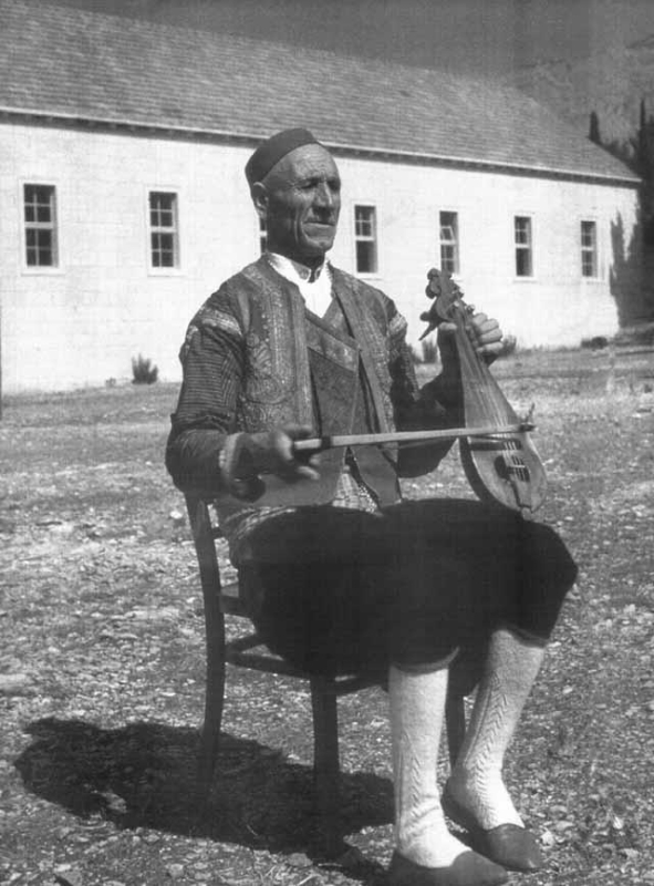 Traditional Instruments • Muzej Linđo